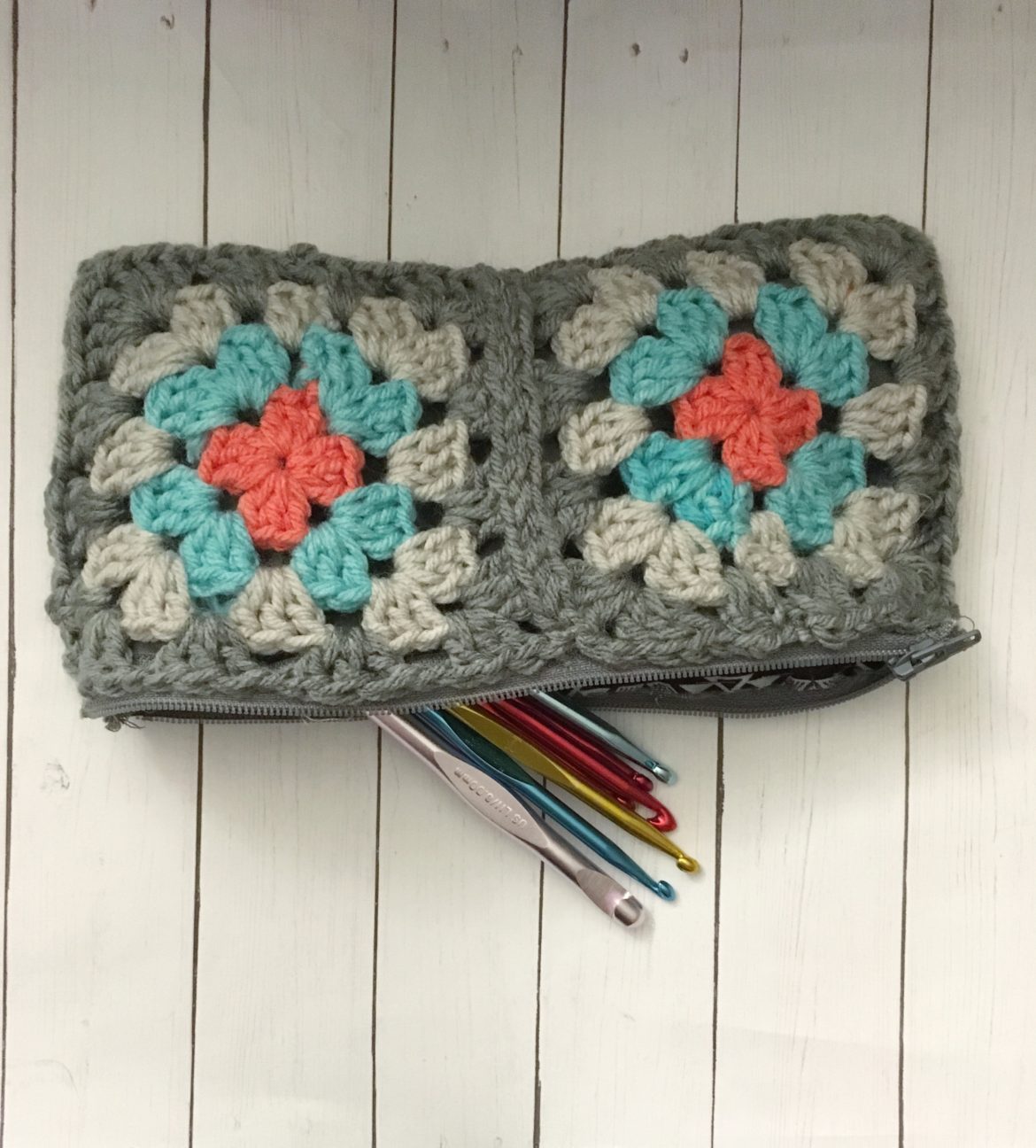 Pattern: Granny Square Pouch - Sun Sand Stitch